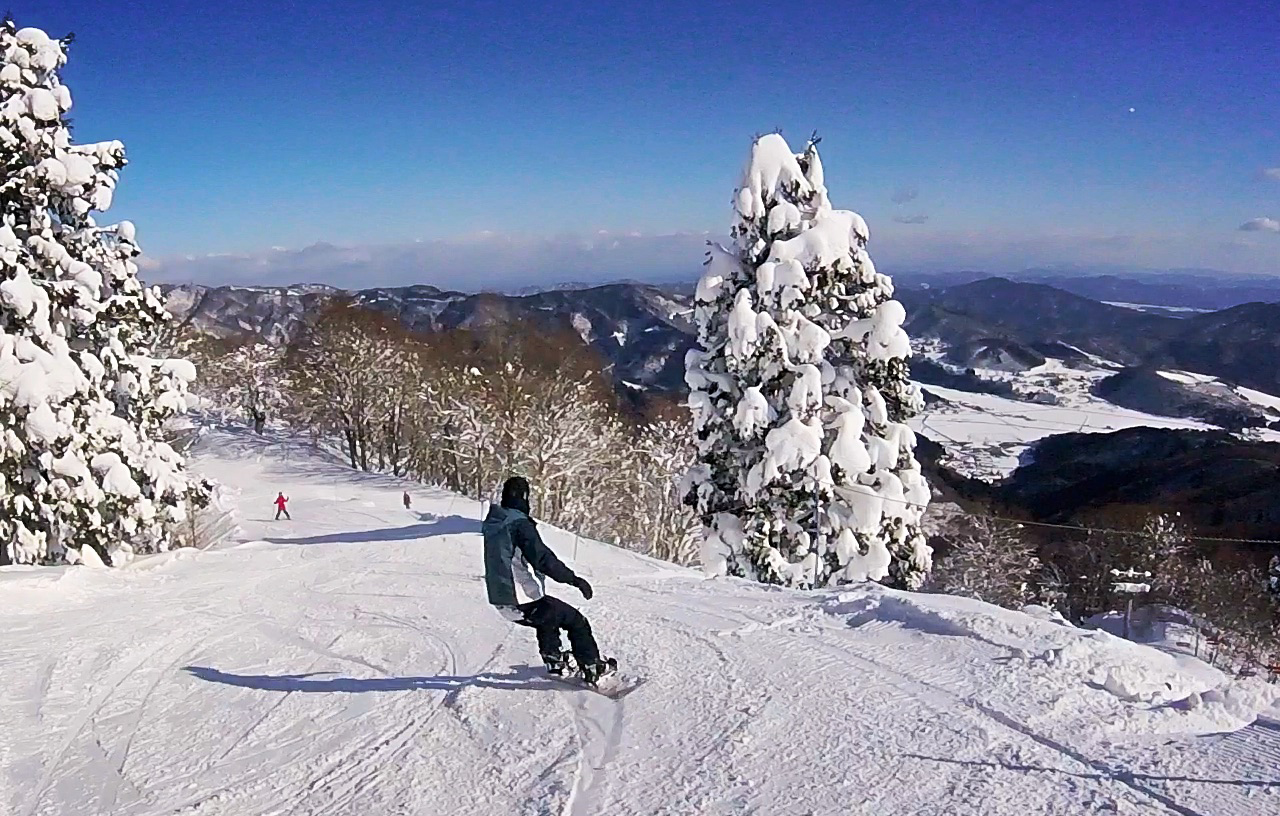 Carving the Kansai Slopes