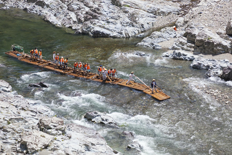 63 北山村 北山村観光筏下り Traditional Log Rafting - Kansai Scene Magazine